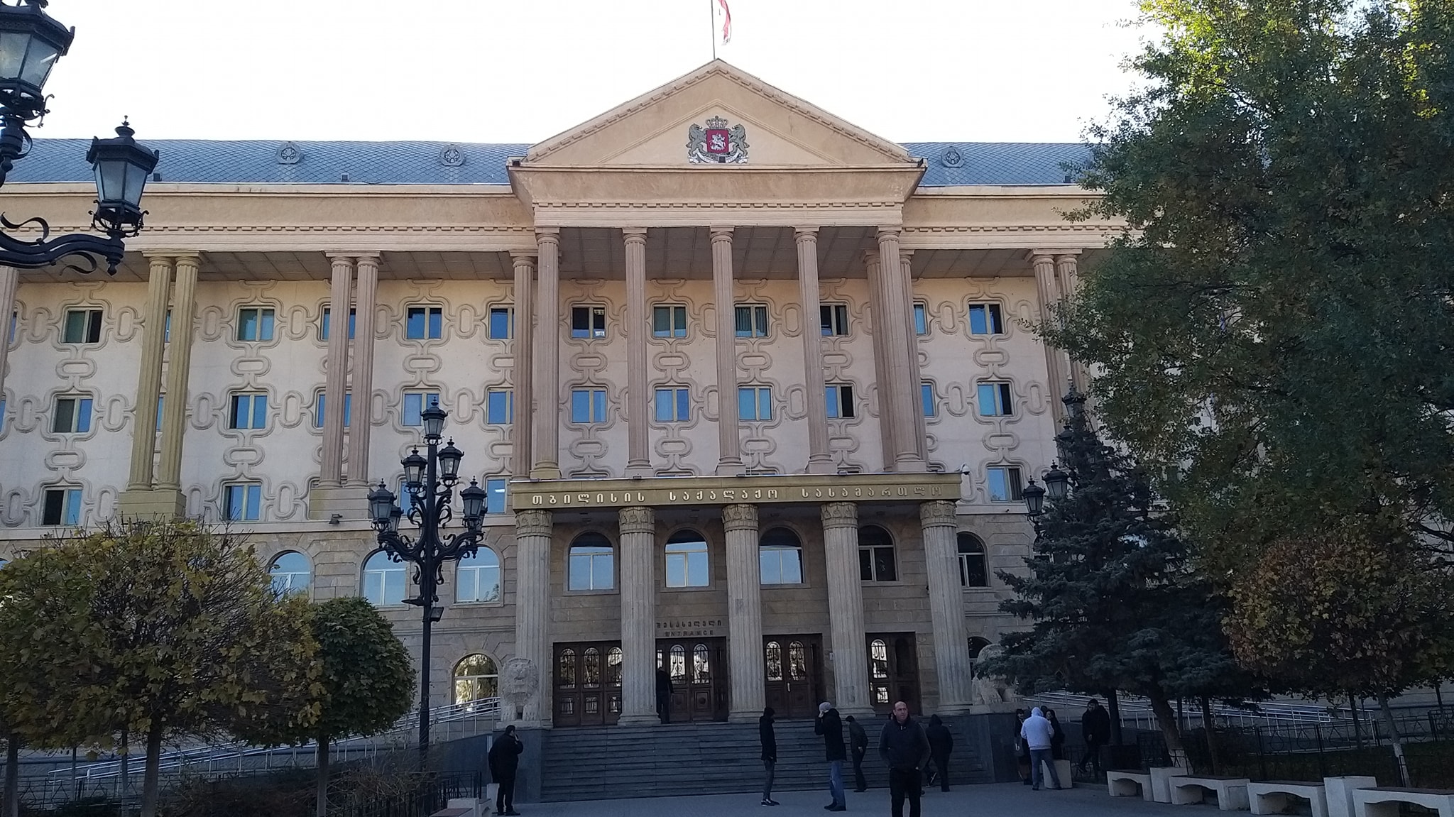 საქალაქო სასამართლო „18 ნოემბრის საქმეების“ შესახებ განცხადებას ავრცელებს