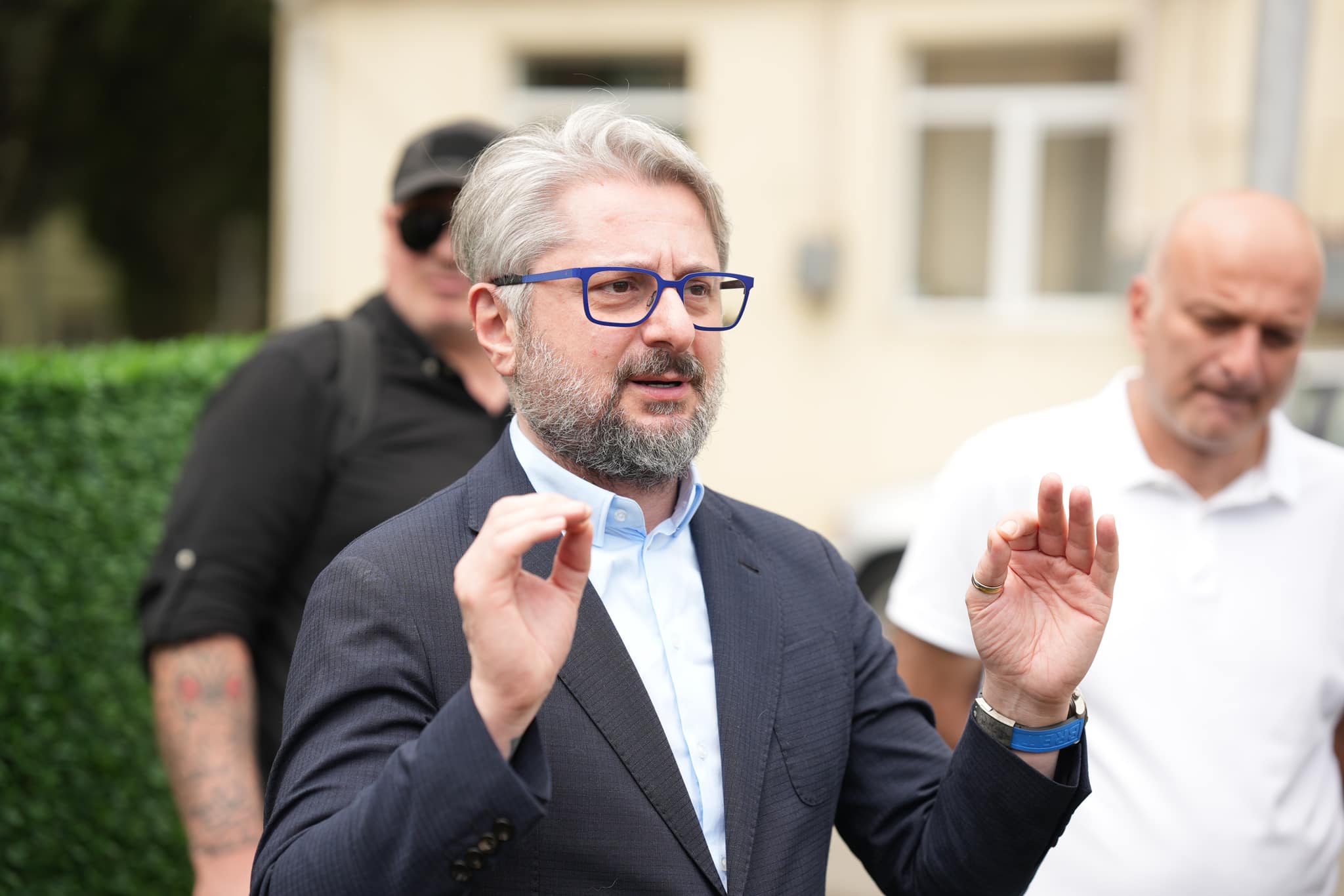 ნიკა გვარამია „მთავარ არხის“ გარშემო განვითარებულ მოვლენებს ეხმაურება